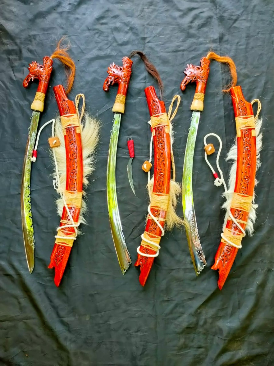 Mandau Dayak Kalimantan Baja Putih Model Lais | Lazada Indonesia