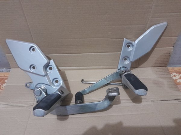 Foot step depan Vixion new original copotan pijakan kaki footstep depan ...