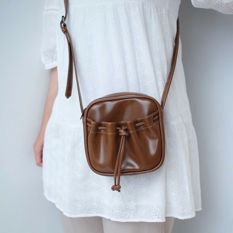 [FREE BOX] Luppie Sling Bag | Tas Selempang Kecil Kulit Elegan Korea ...