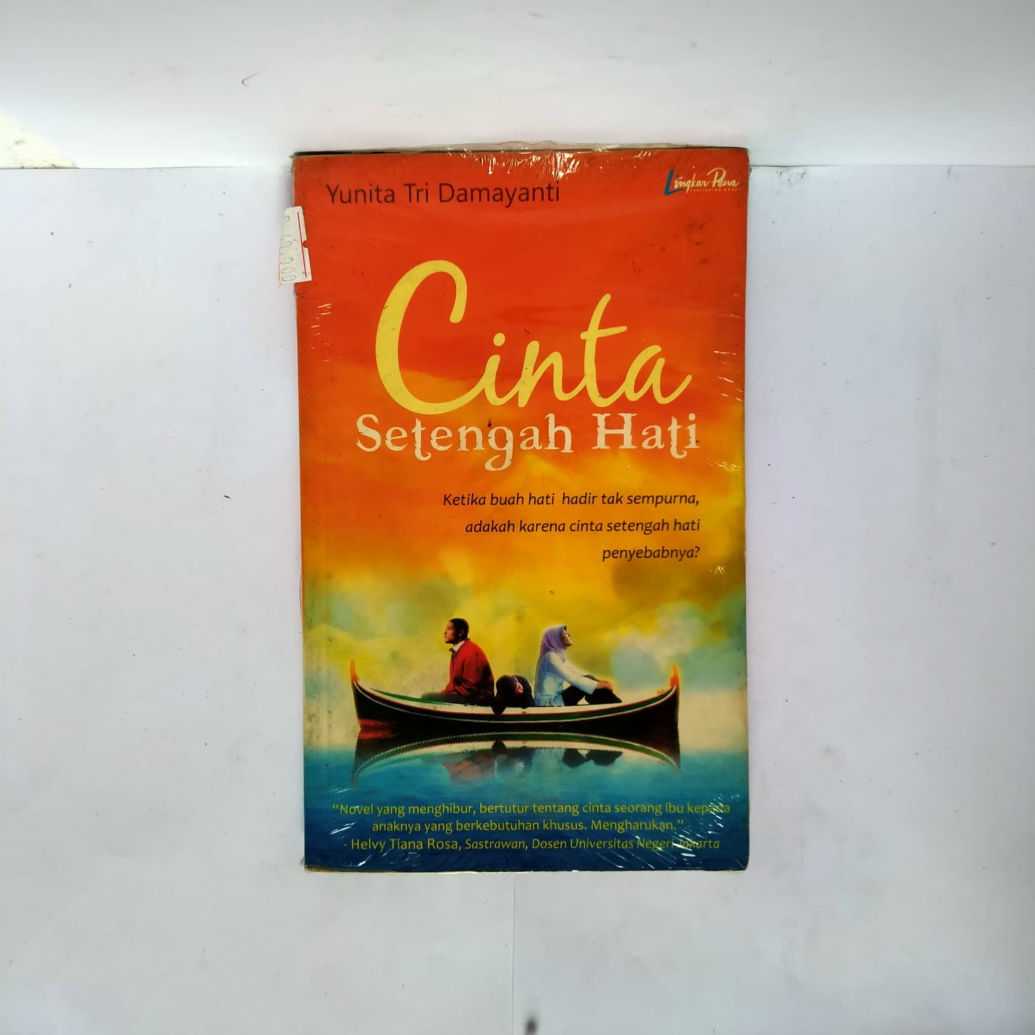 CINTA SETENGAH HATI YUNITA TRI DAMAYANTI NOVEL MENGHIBUR HELVY TIANA ...