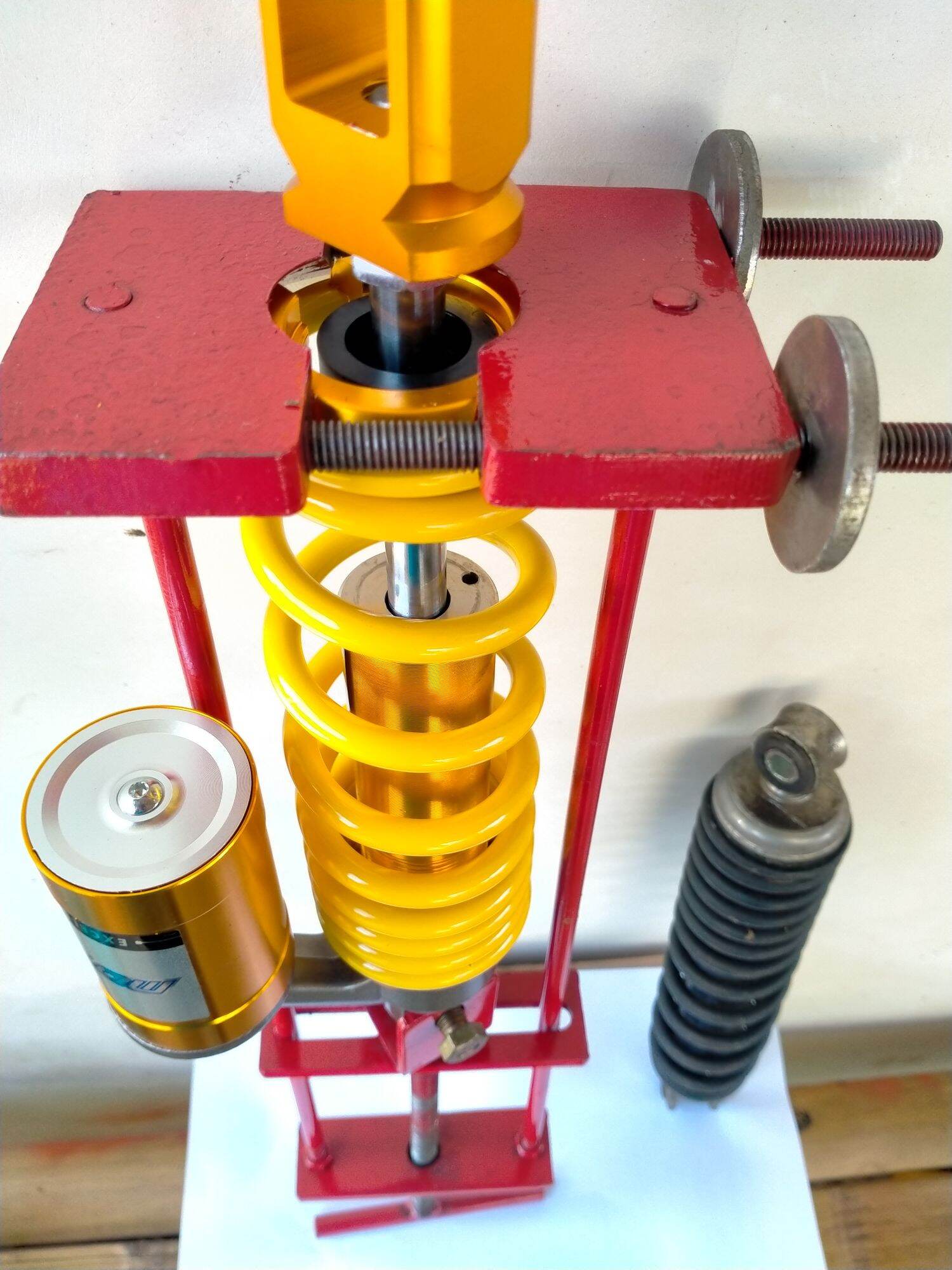 Alat Bongkar per shok shockbreaker belang bebek dan matic Treker ...