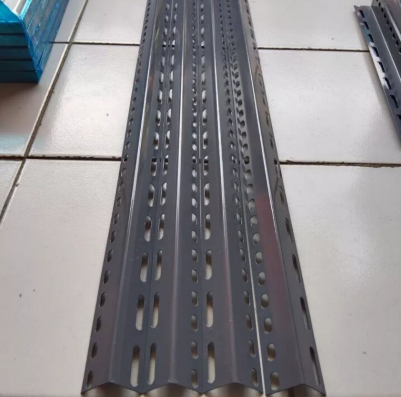 Besi siku lubang buat rak tebal 1mm | Lazada Indonesia