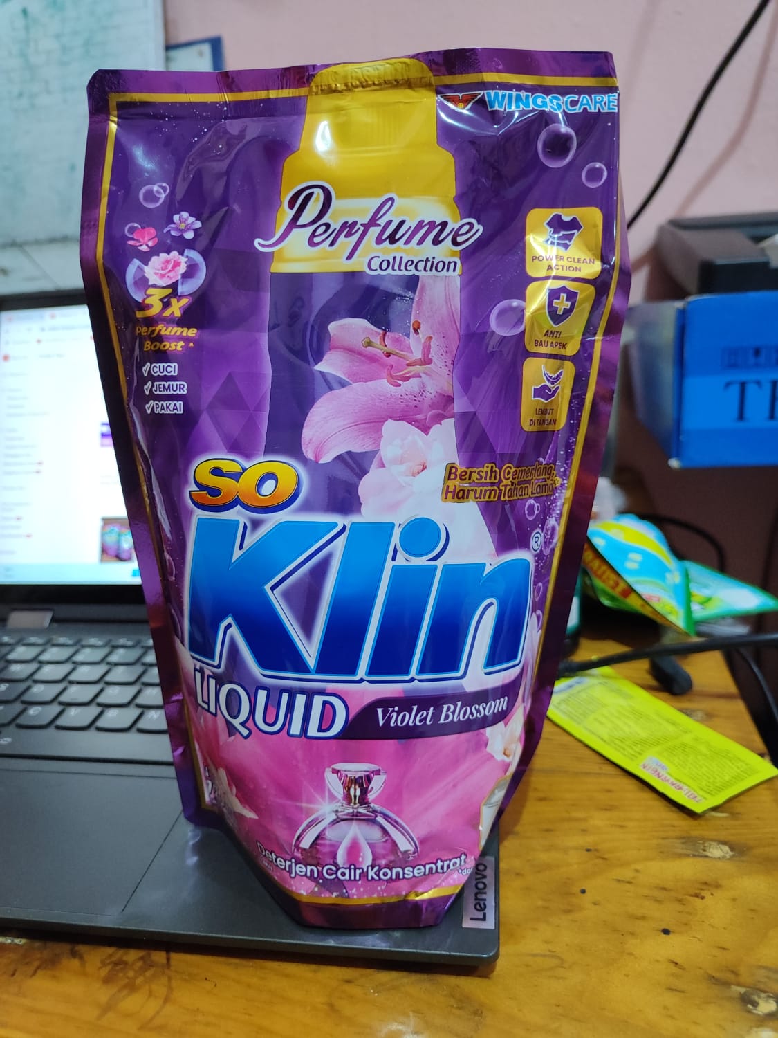 So Klin Liquid Deterjen Violet Refill 720ml 720 ml KEMASAN BARU ...