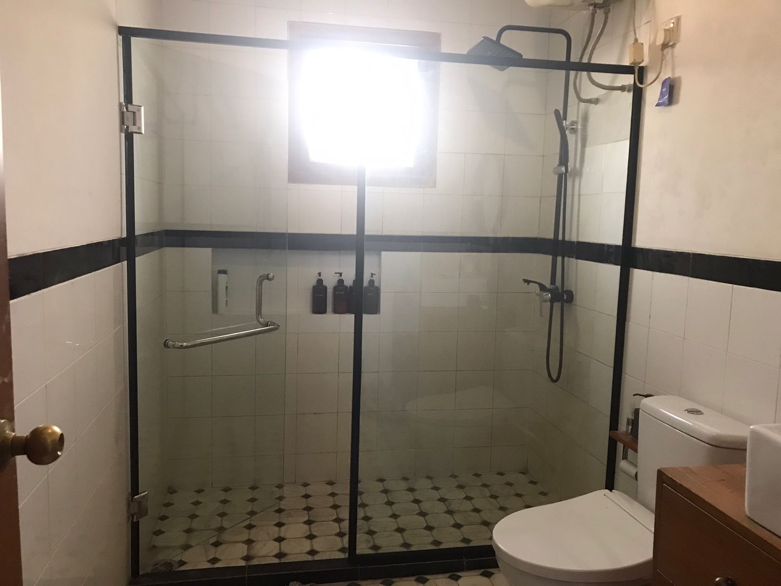 KACA SHOWER KAMAR MANDI SHOWER BOX LIST HITAM MINIMALIS | Lazada Indonesia