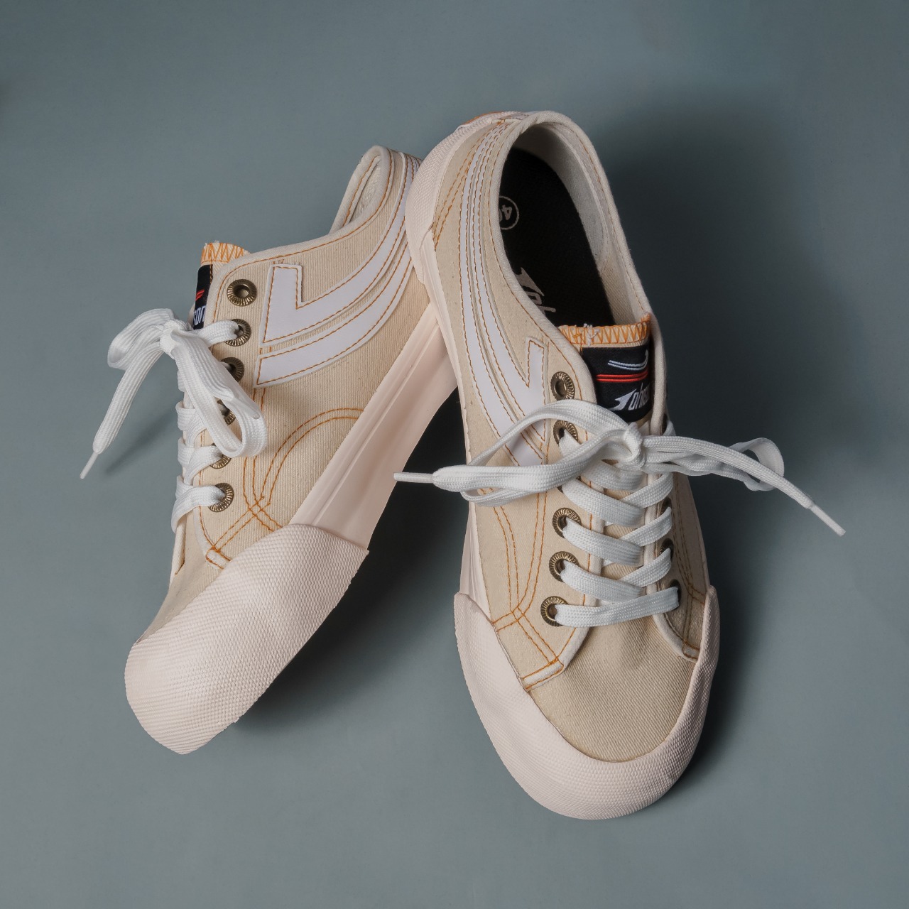 Sepatu Johnson Galaxy Pro Lowcut Milky | Lazada Indonesia