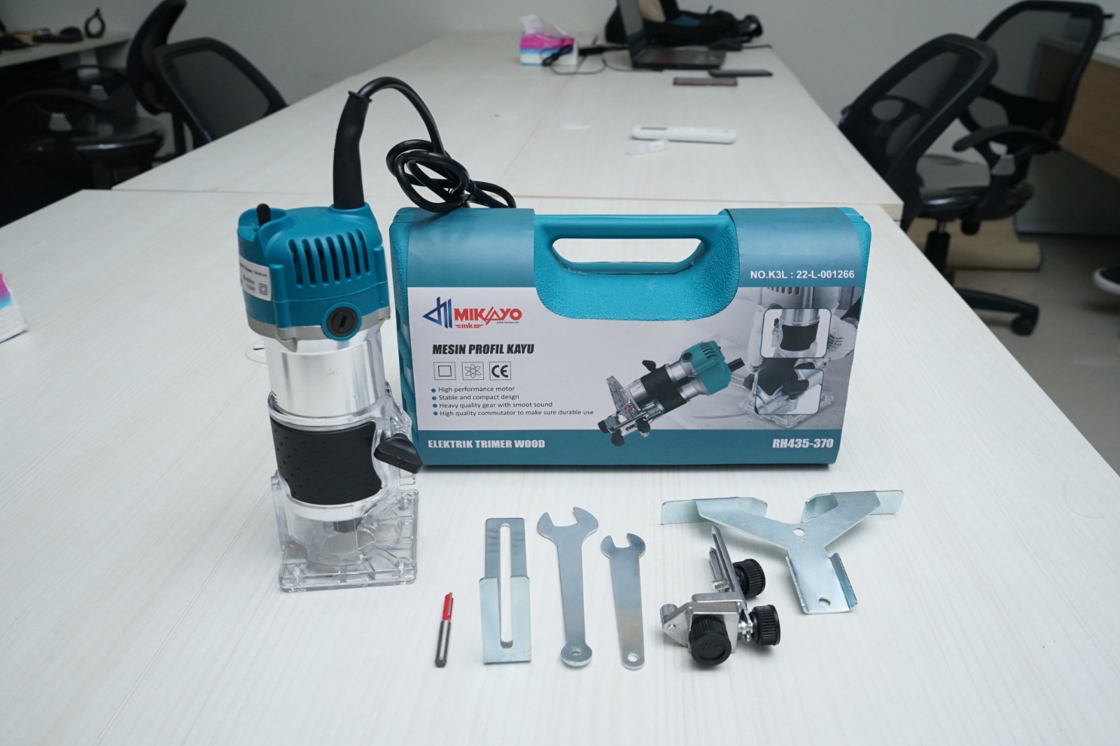 MAKITA M3701B Mesin Trimer Kayu Trimmer Profil Router Mesin Ukir Kayu ...