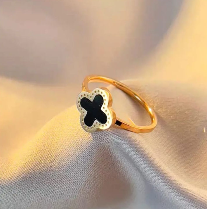 Cincin Clover Titanium Wanita Motif Empat Daun Semangi Stainless Steel ...