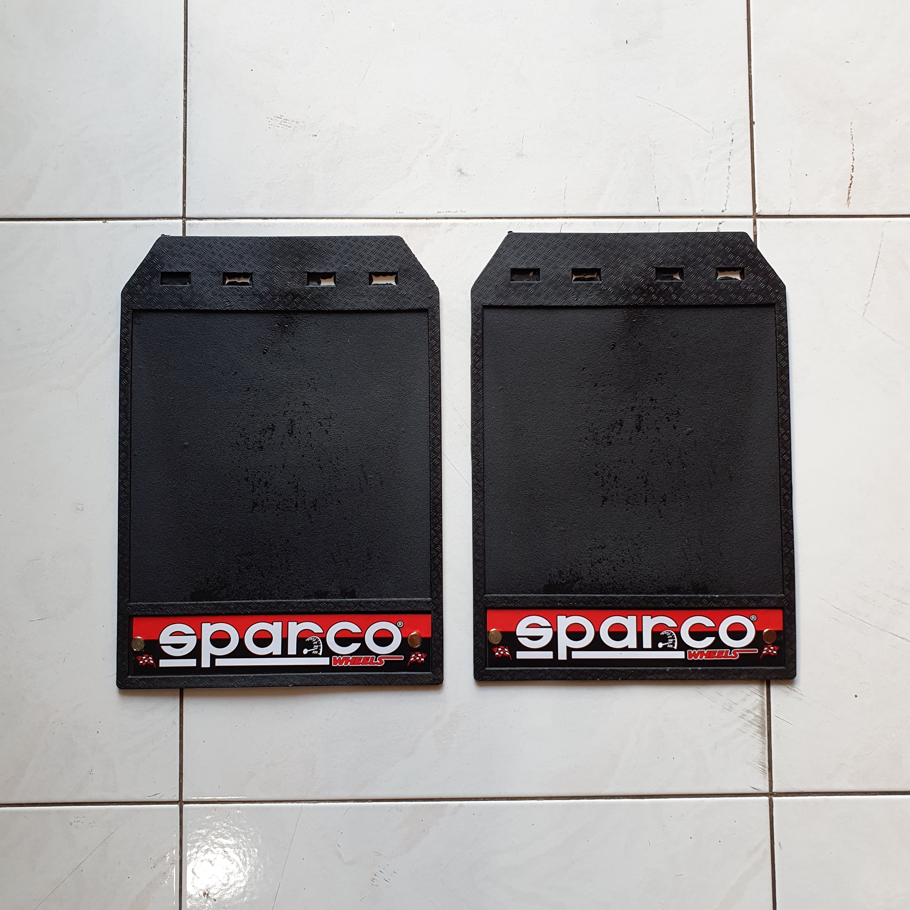 Karpet Lumpur / Karpet Roda Kotak Mobil Universal | Lazada Indonesia