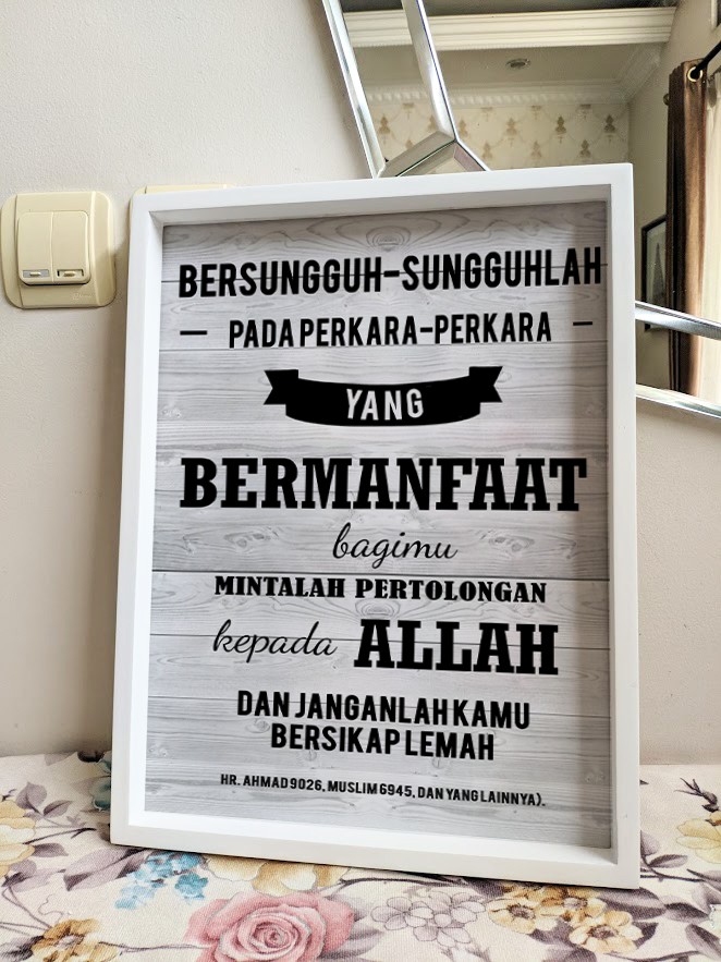 Hiasan dinding wooden poster hadist bersungguh-sungguh uk 30x40 ...