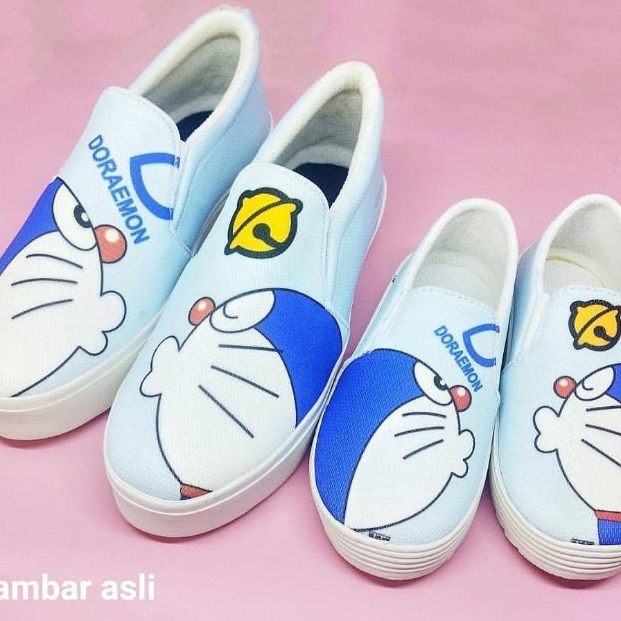 Sepatu Doraemon