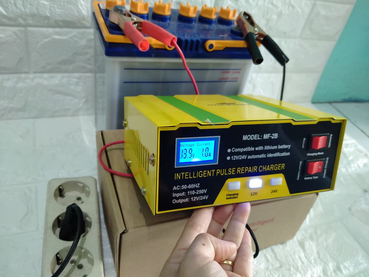 ALAT CHARGER AKI MOTOR MOBIL 10A KUNING REPAIR MODE 12V/24V OTOMATIS ...