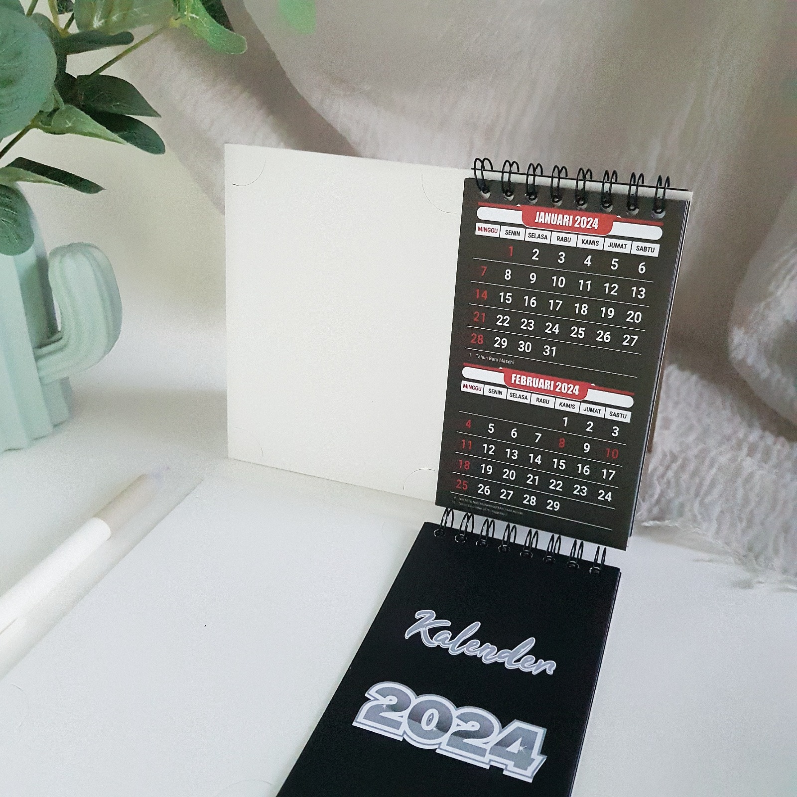Kalender 2024 Aesthetic / Kalender Meja 2024 / Kalender Duduk ...