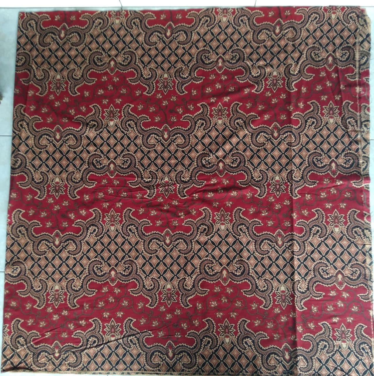 kain batik warna merah batik motif tanaman rambat bahan seragam batik ...
