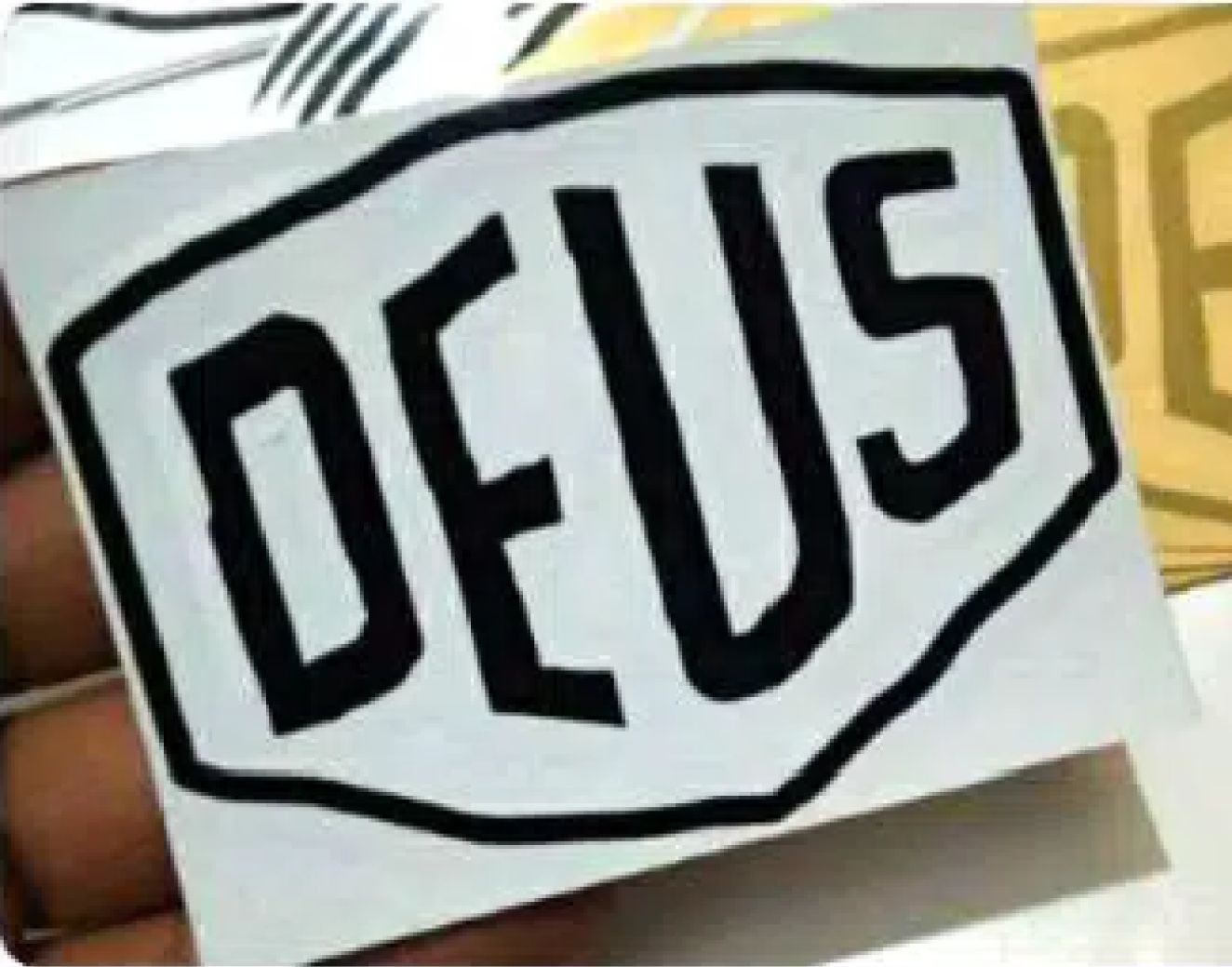 Cutting Stiker Helm Motor Mobil Motor Deus Logo All Varian Warna ...