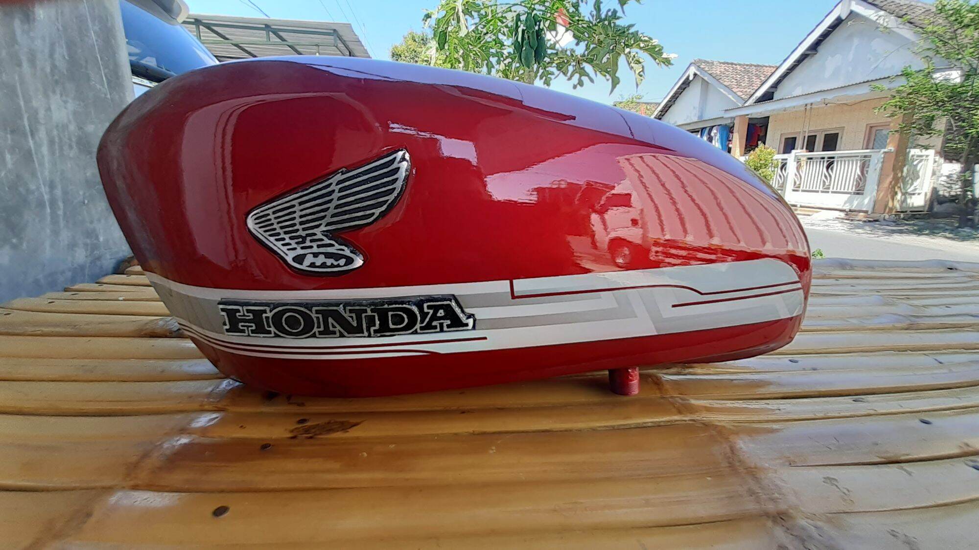 TANGKI CB CAT MERAH COMBINASI PUTIH SET EMBLEM | Lazada Indonesia