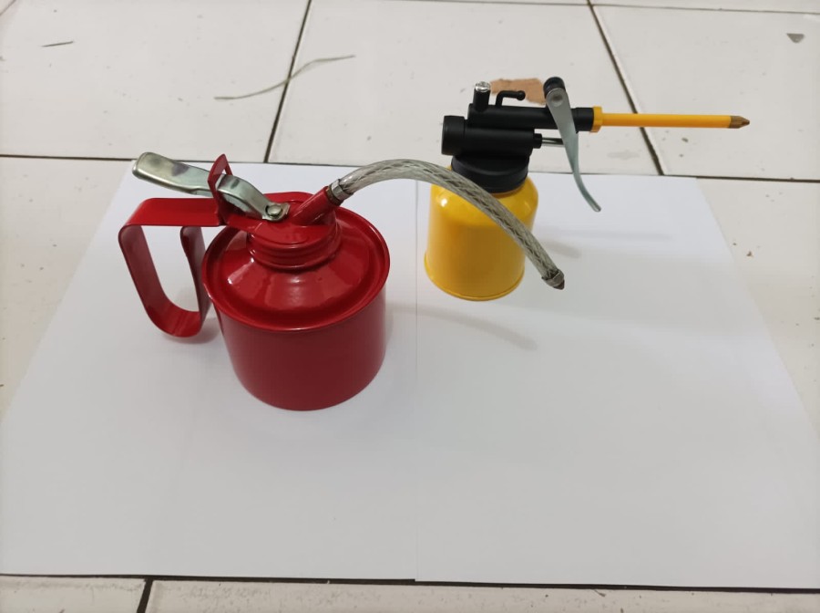 OLI CAN 2 VARIAN UKURAN / ALAT SEMPROT OLI DAN TEMBAK OLI BERKUALITAS ...