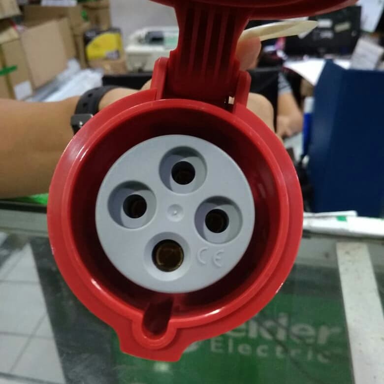 Socket MOBILE 32A 4 pin Female LEGRAND | Lazada Indonesia