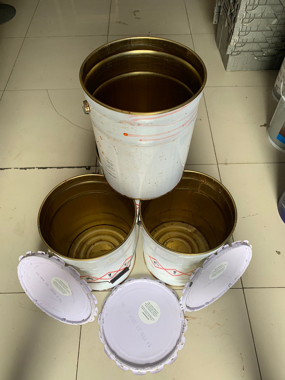 ember palken kaleng besi 25kg lengkap tutup | Lazada Indonesia