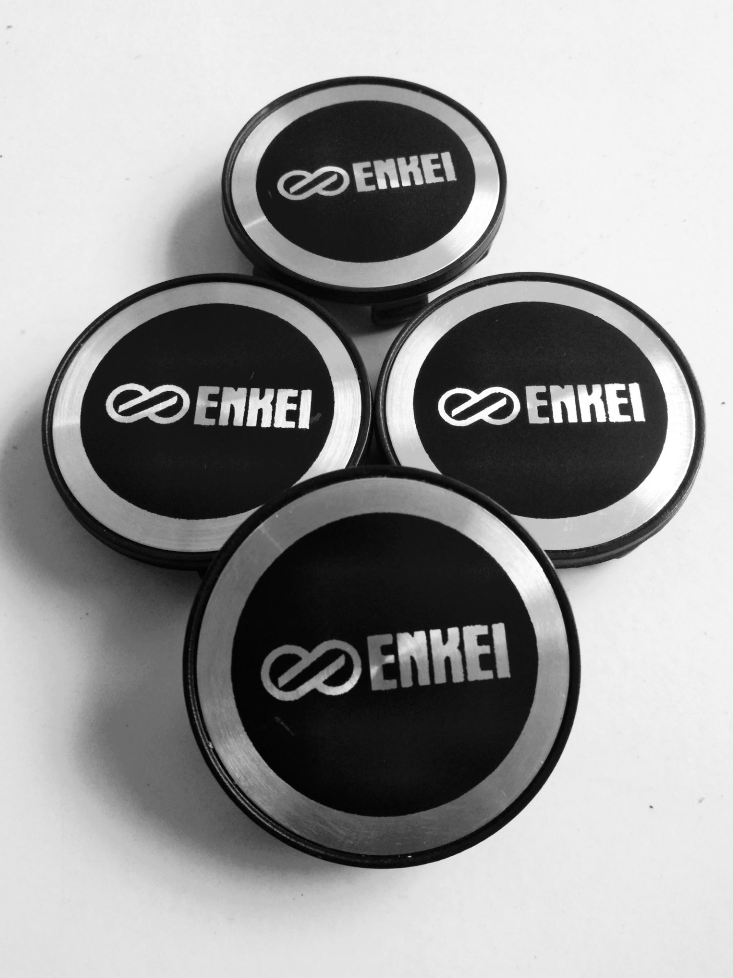 Dop center velg logo ENKEI. Variasi datar hitam diameter 5,2 cm ...