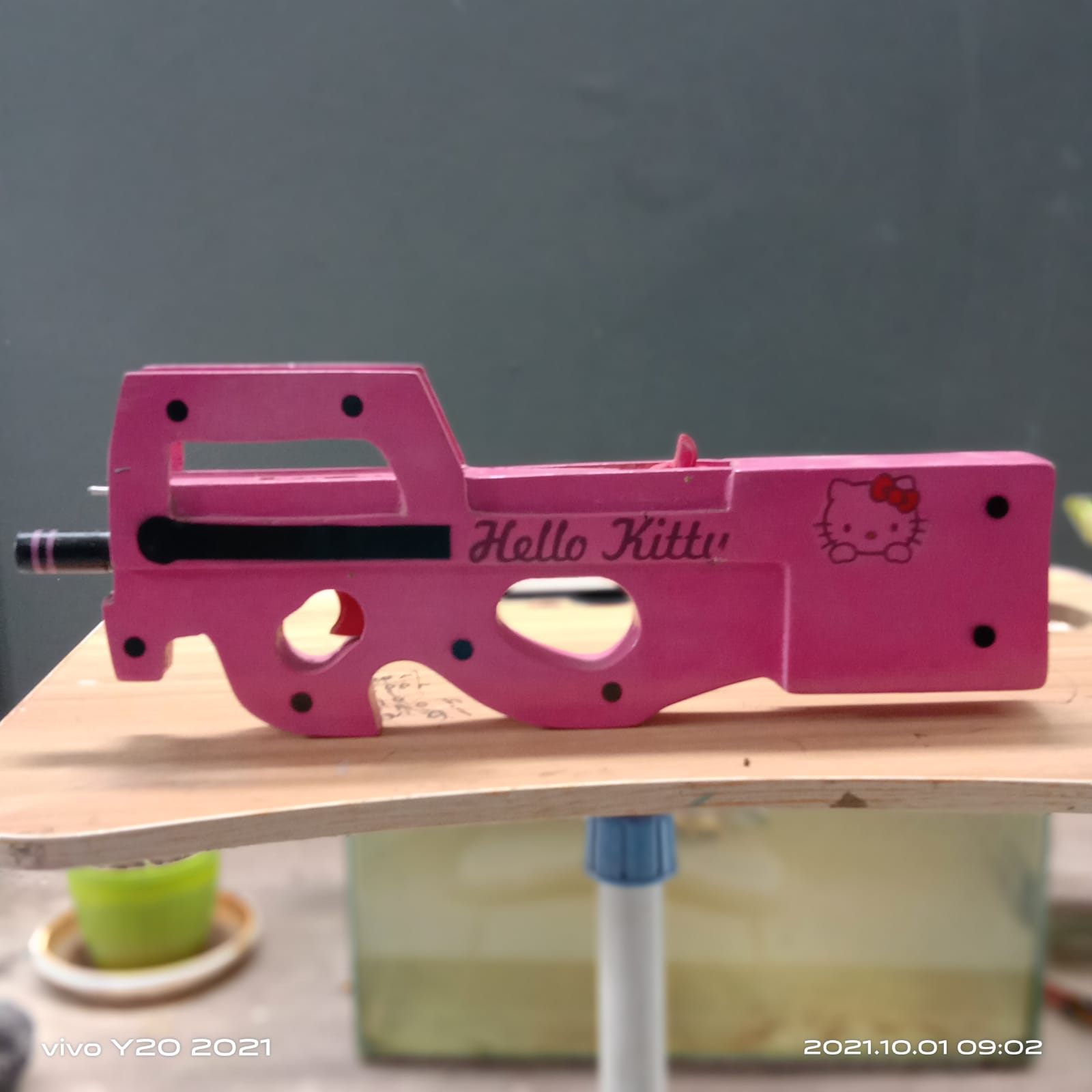 senjata dari kayu/mainan senjata p90 warna pink | Lazada Indonesia