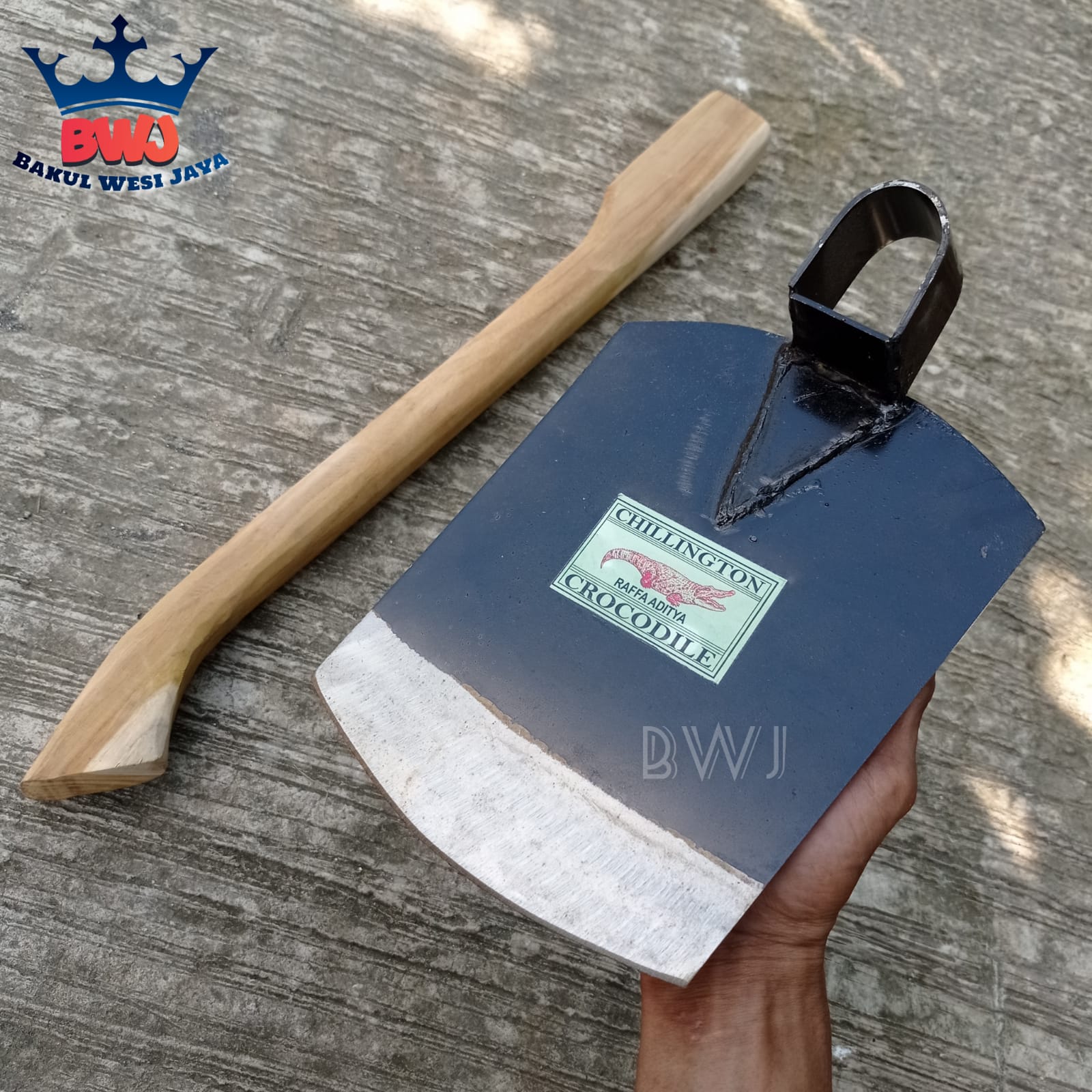 HARGA SPESIAL Cangkul Crocodile Buaya Dan Gagang Kayu Jati - Pacul ...