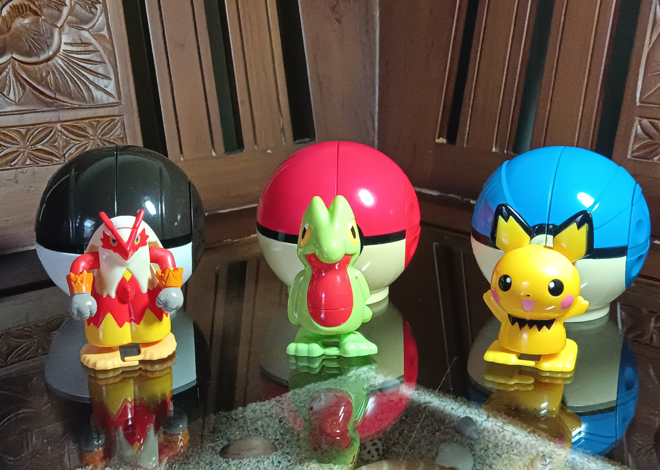 Mainan Hadiah Koleksi Happy Meal McD | Pokemon Pokeball Pichu Pikachu ...