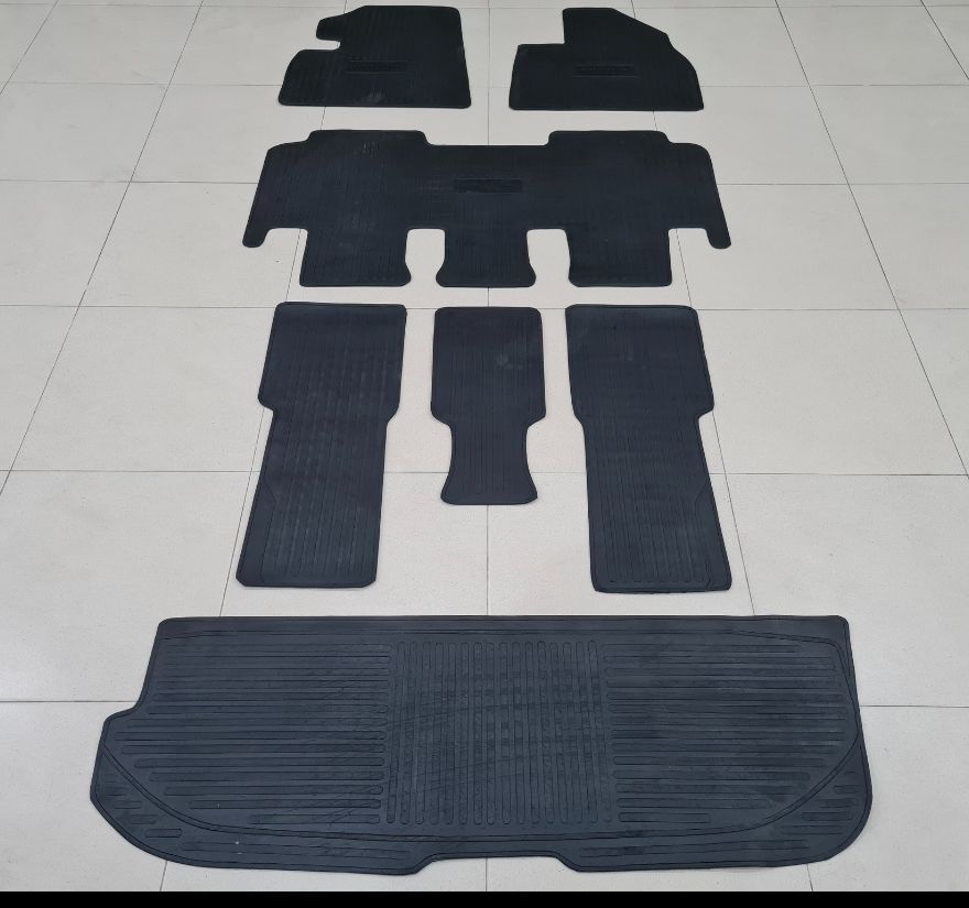KARPET KARET TOYOTA INNOVA ZENIX HITAM FULL SET GOOD QUALITY | Lazada ...