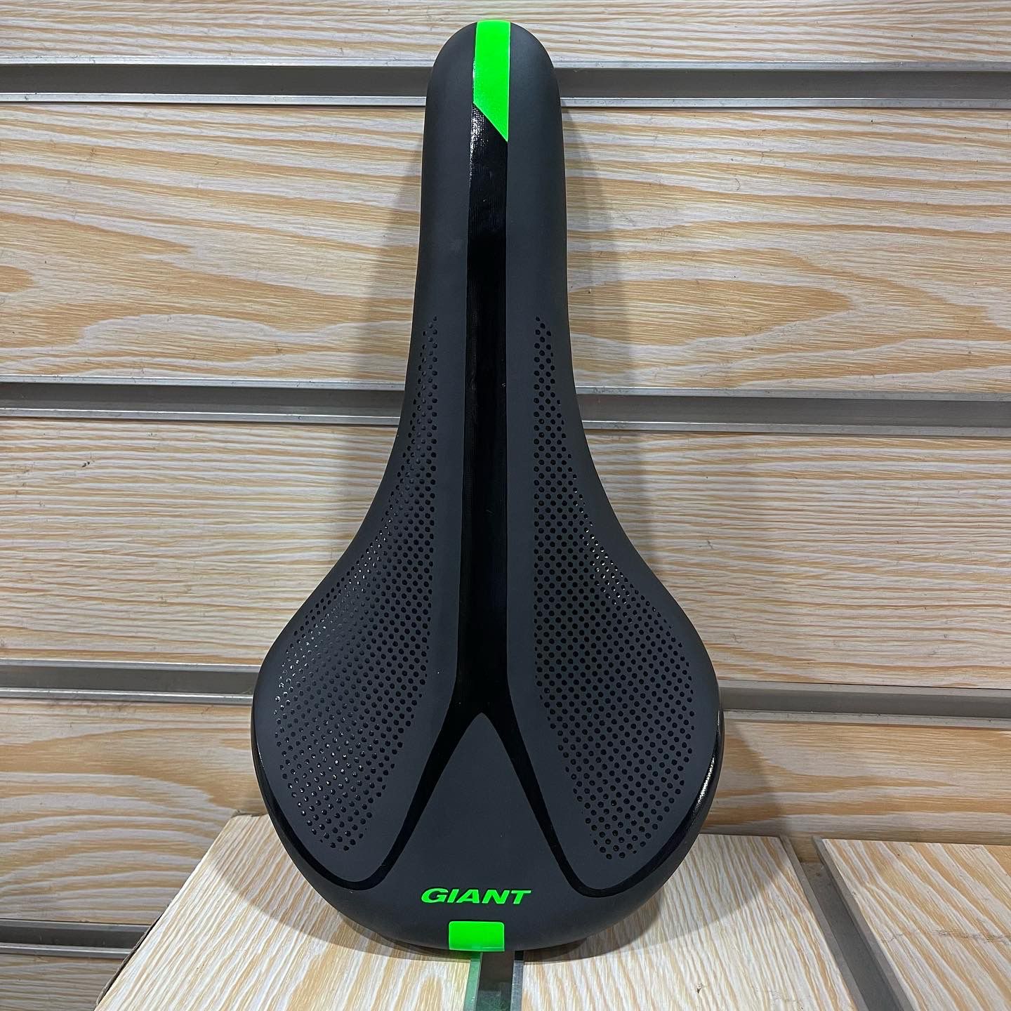 Sadel Saddle Sepeda Giant Ergonomic Memory Foam | Lazada Indonesia