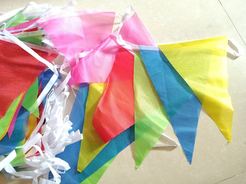 15 Bendera Kain Segitiga Warna Warni 5 Meter / Bendera 17 Agustus ...