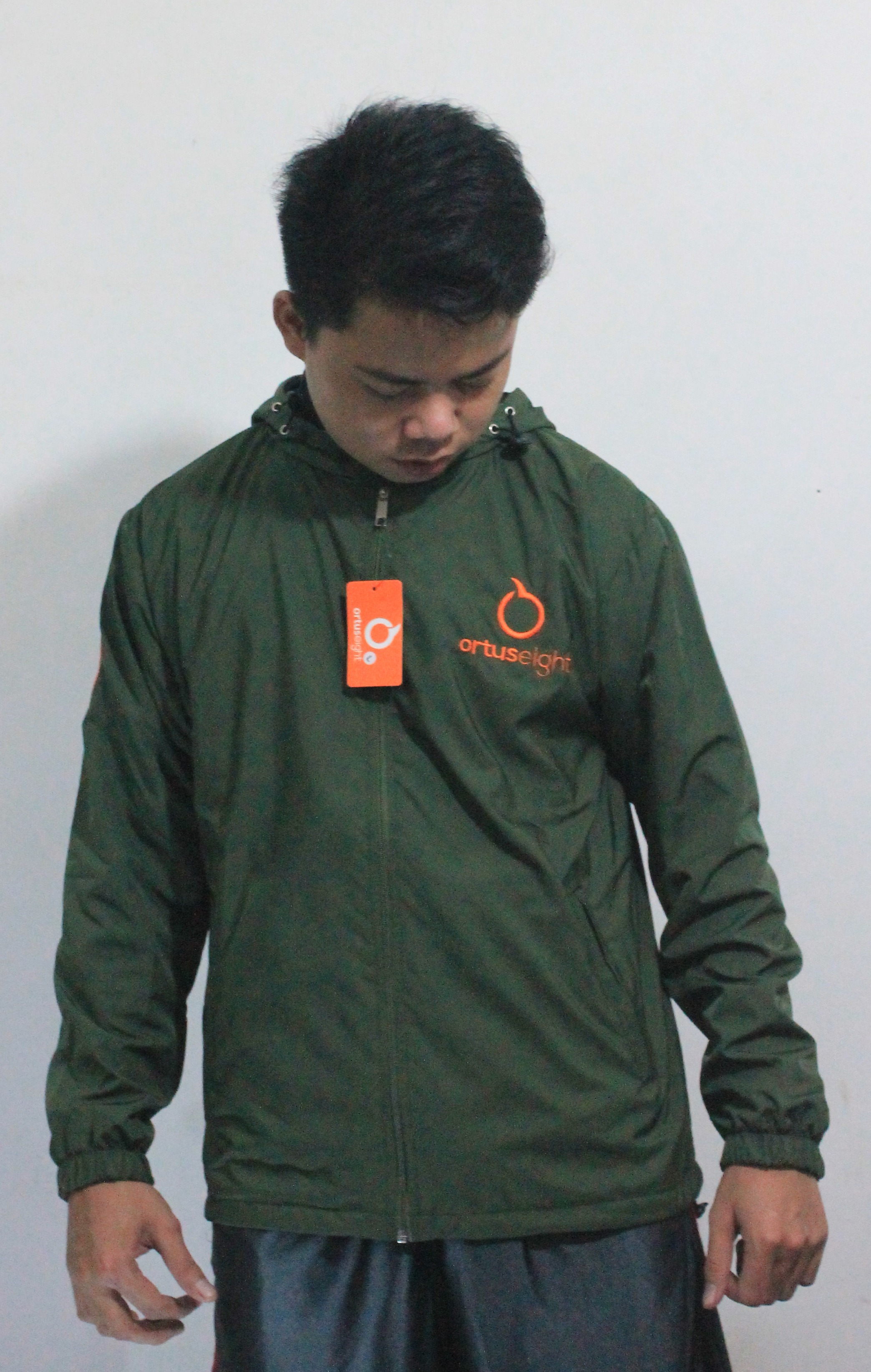 Jaket Parasut Pria Ortuseight / Jaket Parasut Pria Resleting ijo Army ...