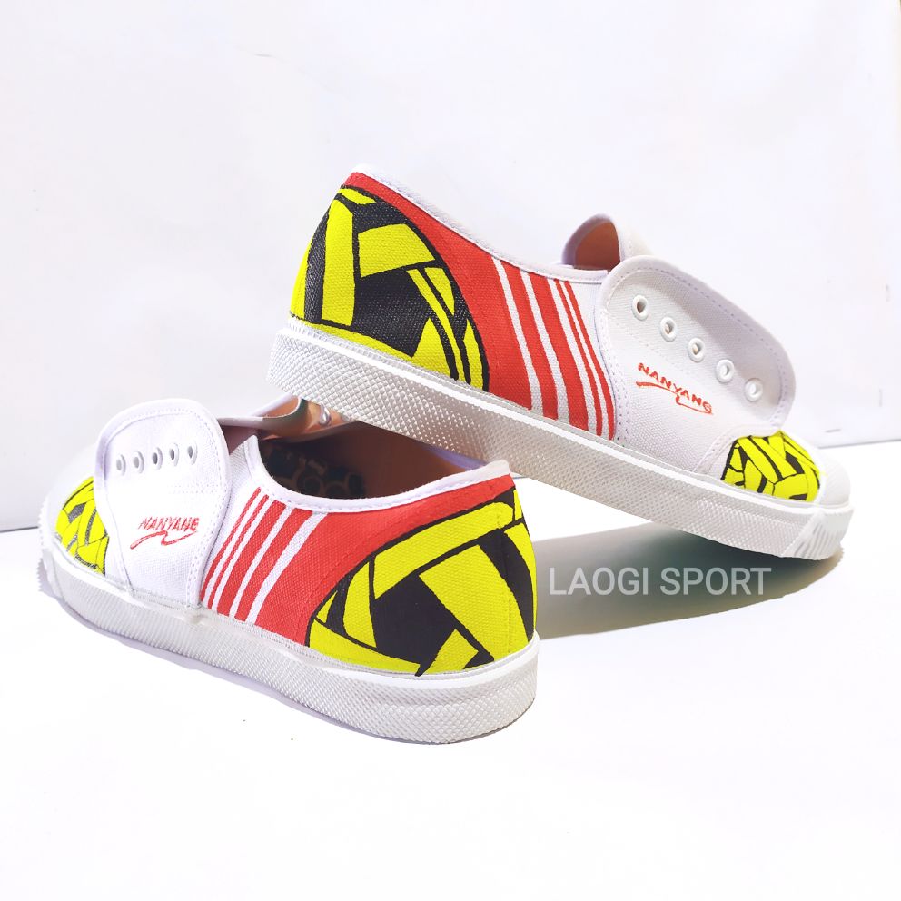 Sepatu nanyang bermotif putih | Lazada Indonesia