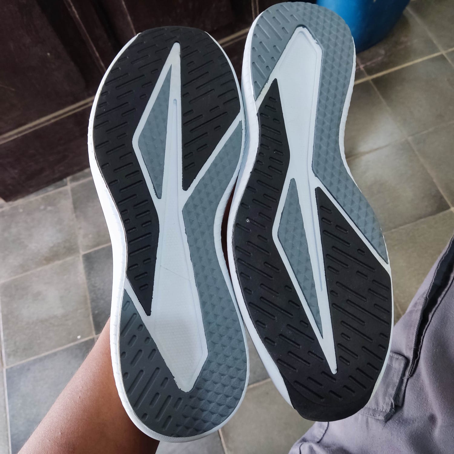 outsole sepatu sneakers tapak alas sepatu olahraga sol sepatu sneakers ...