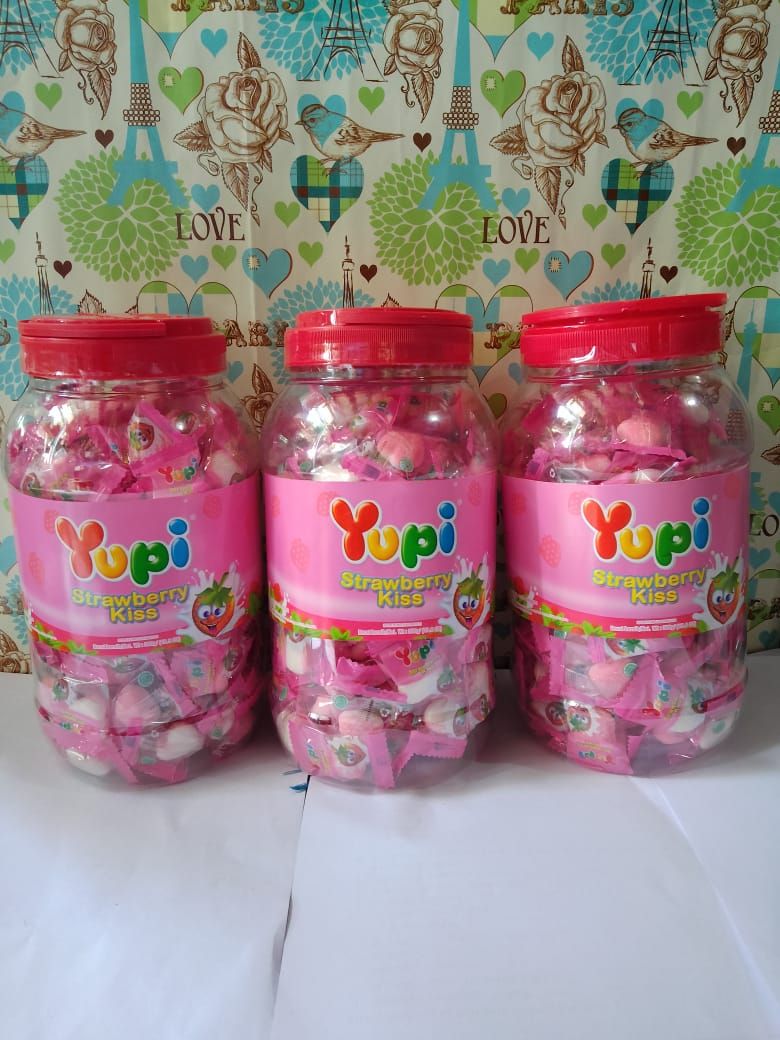 Permen yupi strawberry kiss pink kemasan toples | Lazada Indonesia
