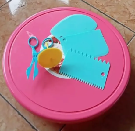 meja putar gunting mawar paku mawar scraper plastik / alat dekorasi kue ...