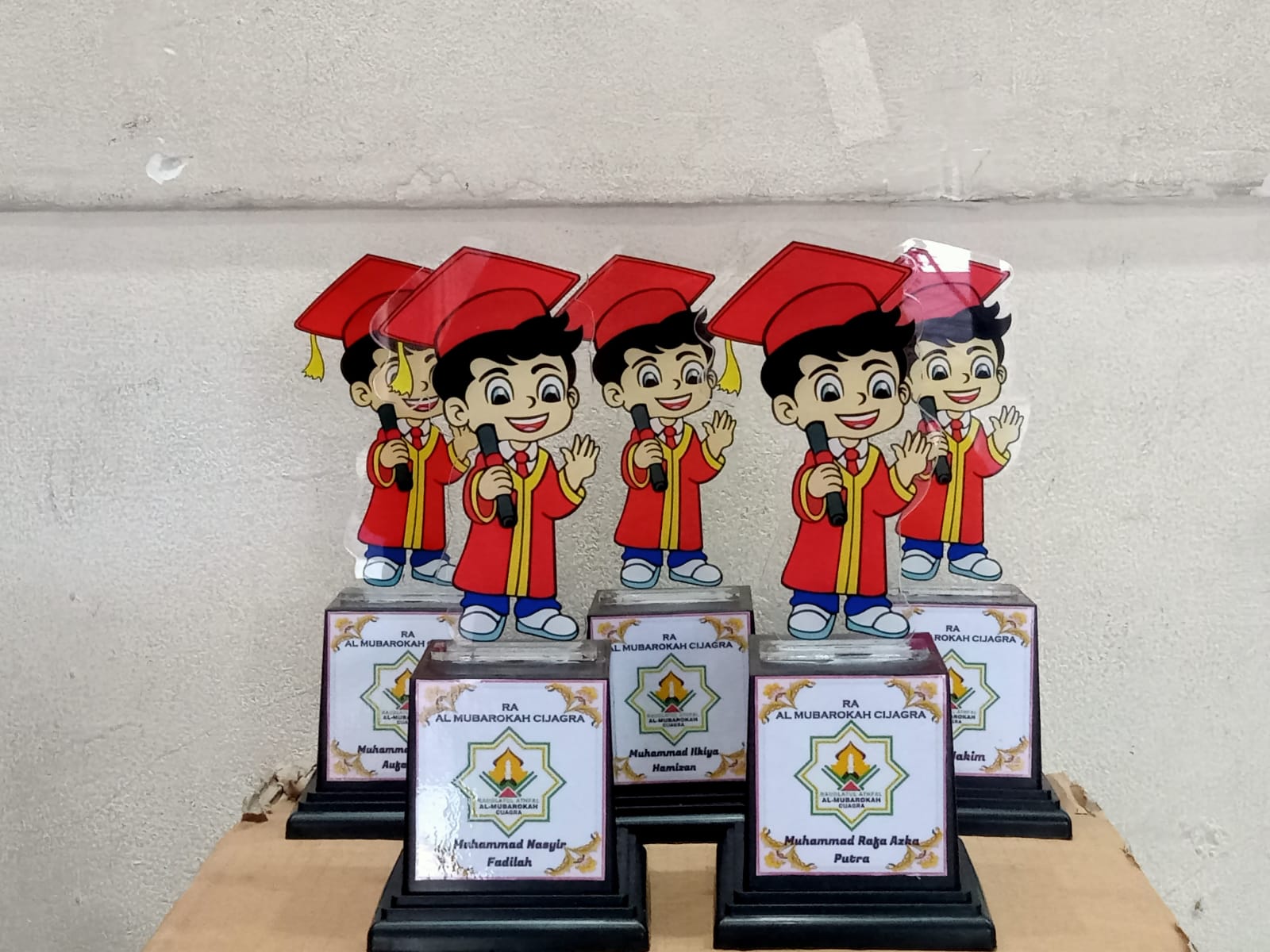 Piala Wisuda Akrilik Kado Wisuda Kenang Kenangan Graduation | Lazada ...