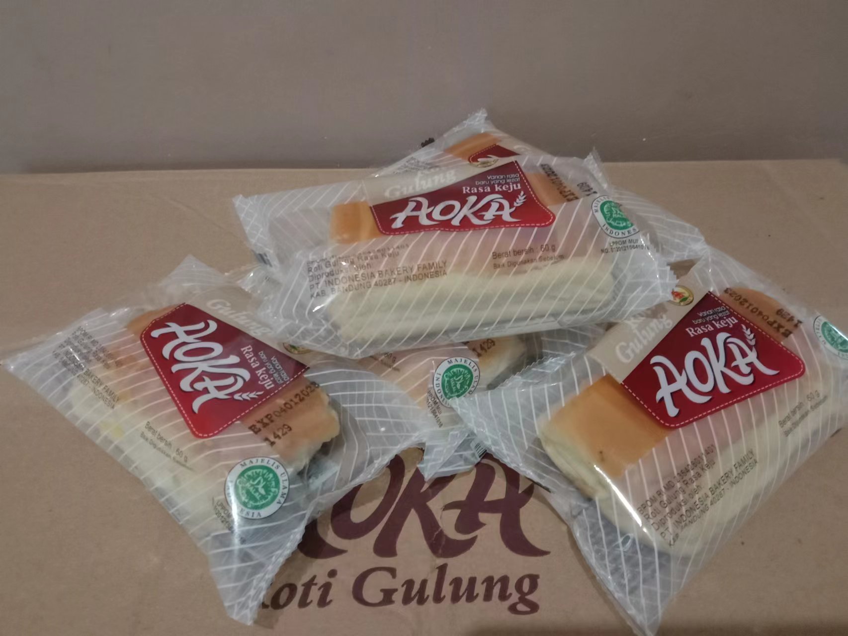 Roti AOKA GULUNG KEJU 60gr paket isi-5pcs exp- 07/05/2024 | Lazada ...