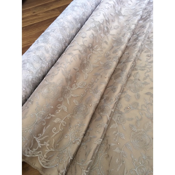 Kain Brokat Bahan Kebaya Tile Mutiara Rose Flower Varian Warna | Lazada ...