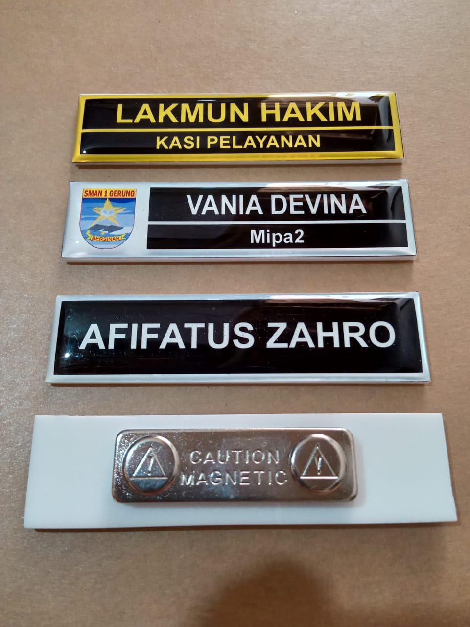 PAPAN NAMA AKRILIK MAGNET / NAME TAG / PIN | Lazada Indonesia