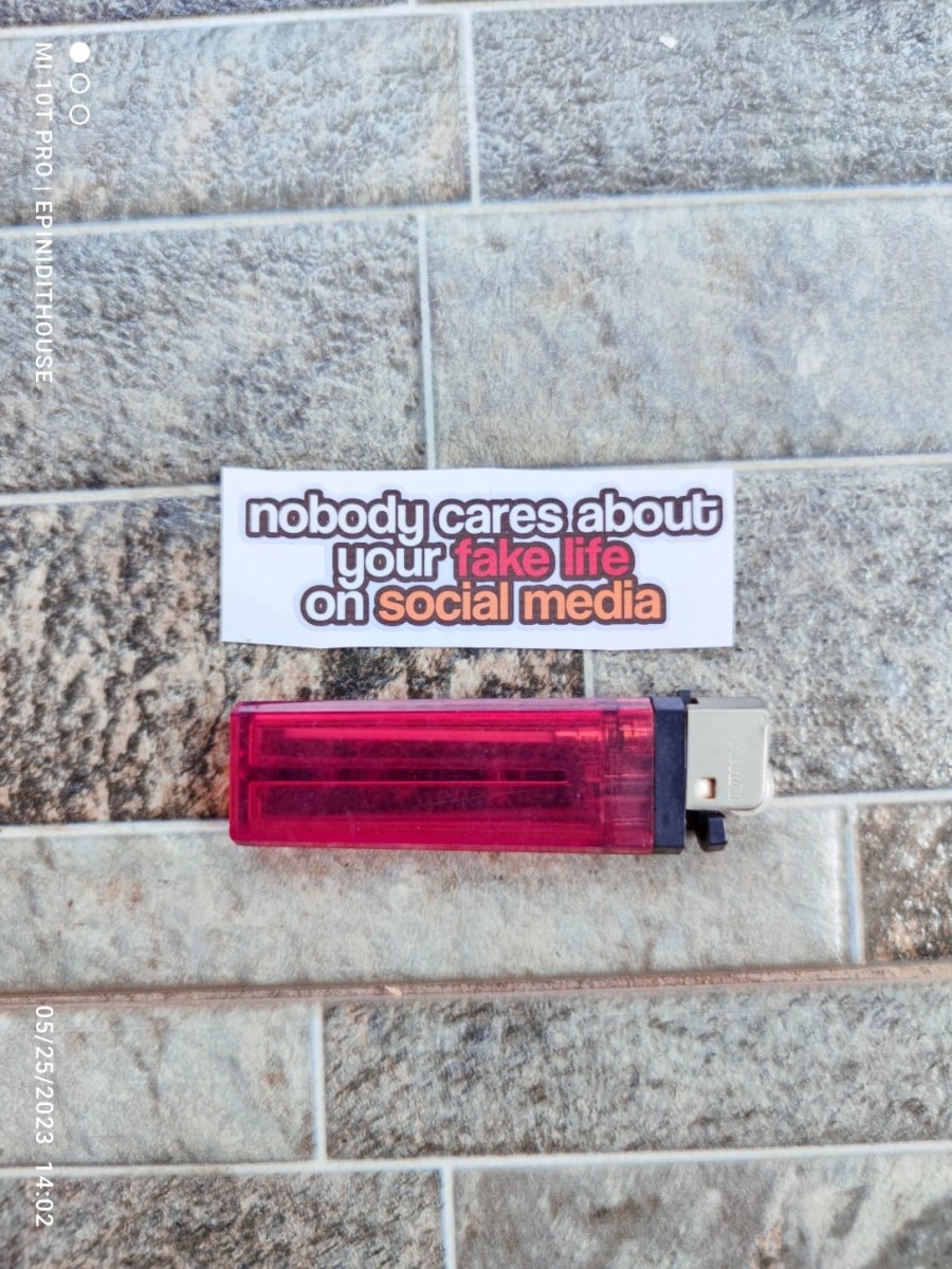 Stiker Kata Nobody Cares Fake Life Social Helm Motor Laptop Tulisan HP ...