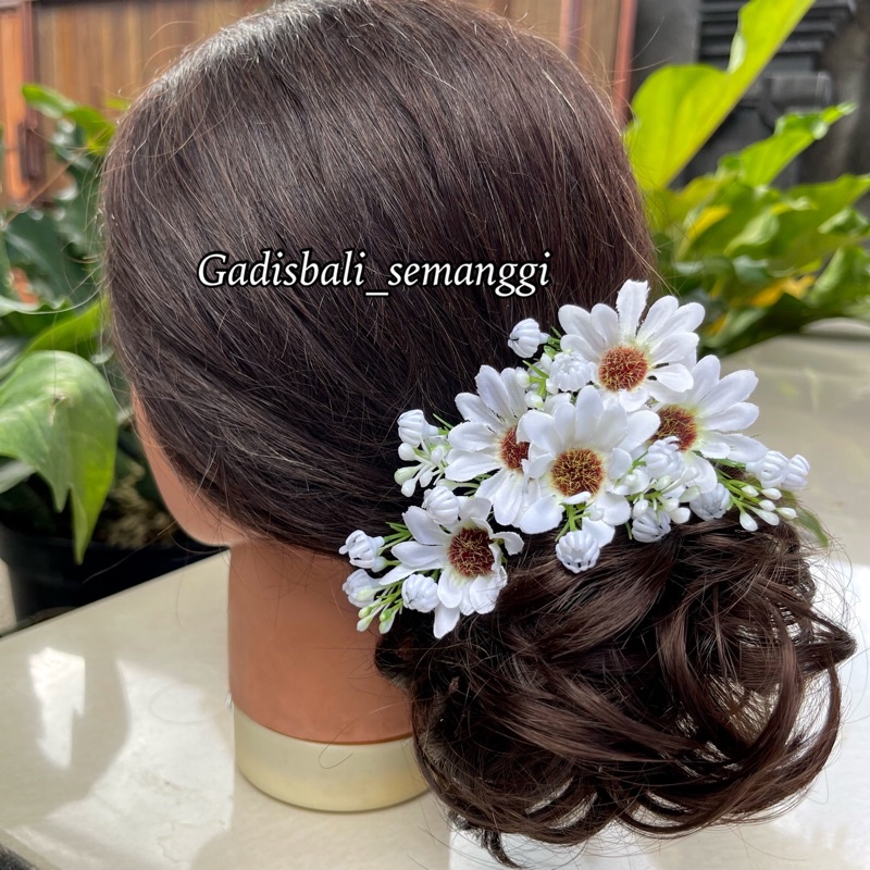 semanggi krisan + baby breath/ semanggi bali/ bunga hair do/sanggul ...