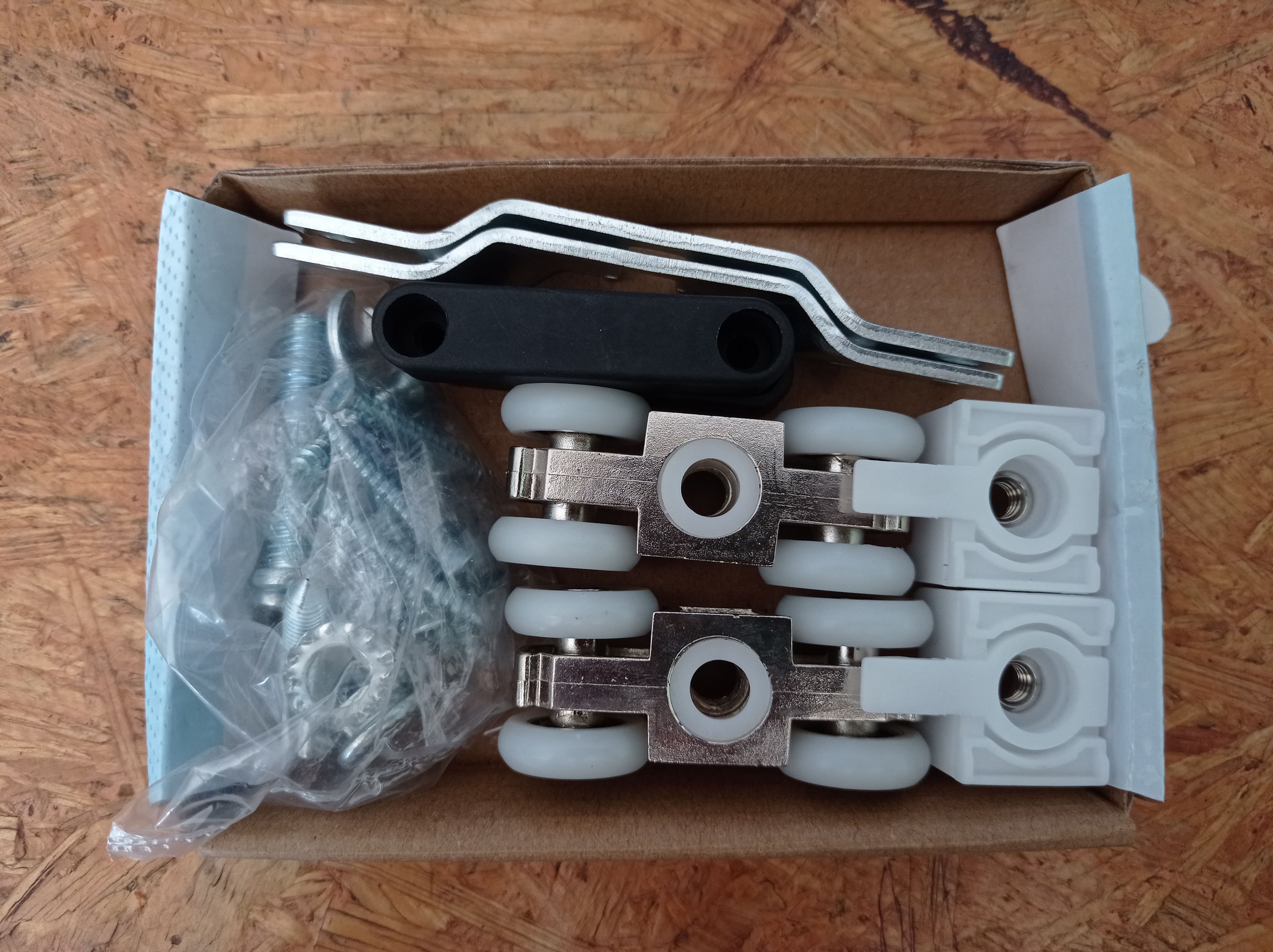 Roda Gantung Nilon Rel Pintu Sliding Sleding Geser Nylon 100 Kg ...