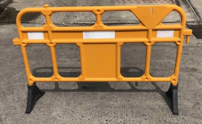 pagar Pembatas palang Jalan Plastik,portable road barrier safety fence ...