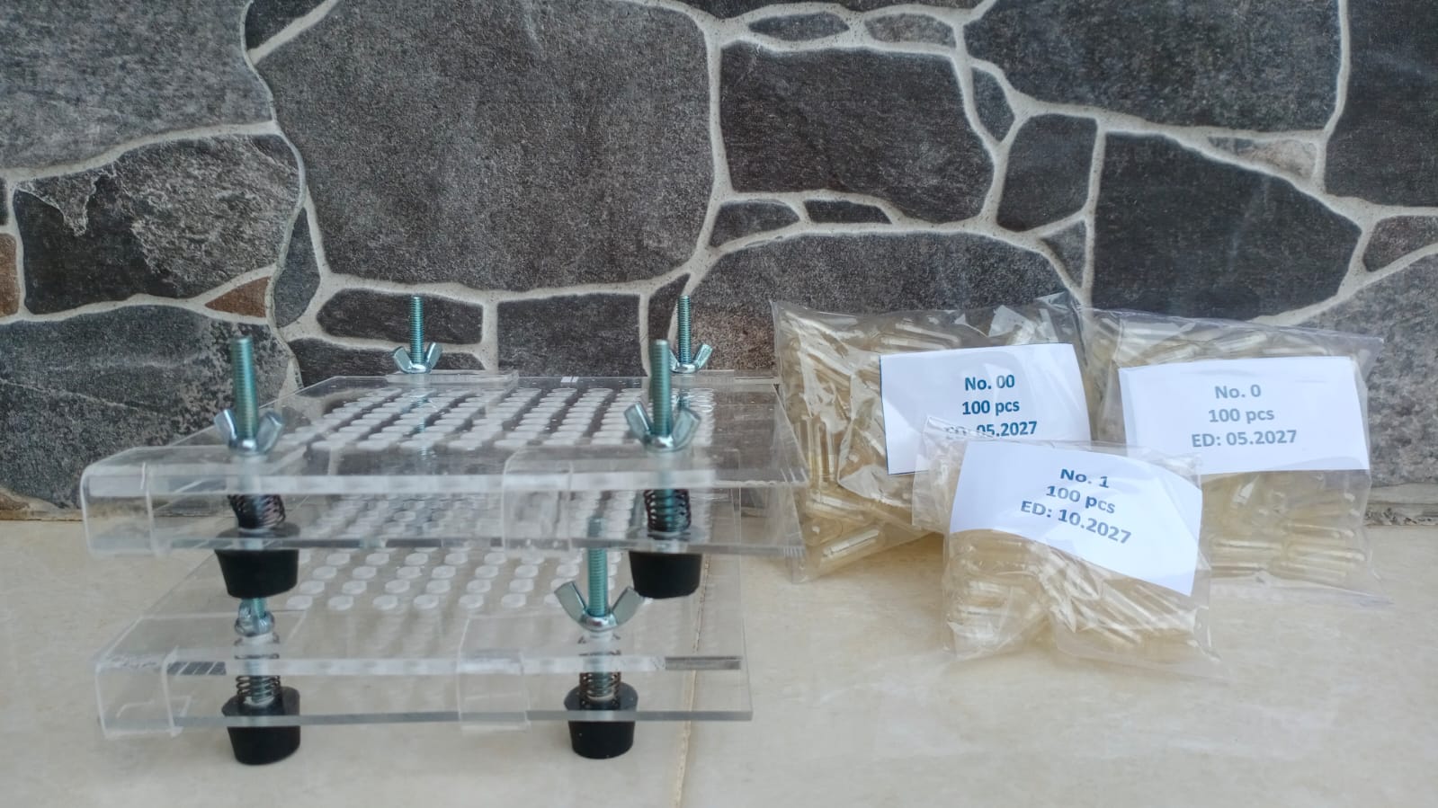 Sepaket Alat Bantu Isi Kapsul + Kapsul Kosong TRANSPARAN 100 Pcs Ukuran ... Sepaket Alat Bantu Isi Kapsul + Kapsul Kosong TRANSPARAN 100 Pcs Ukuran ...