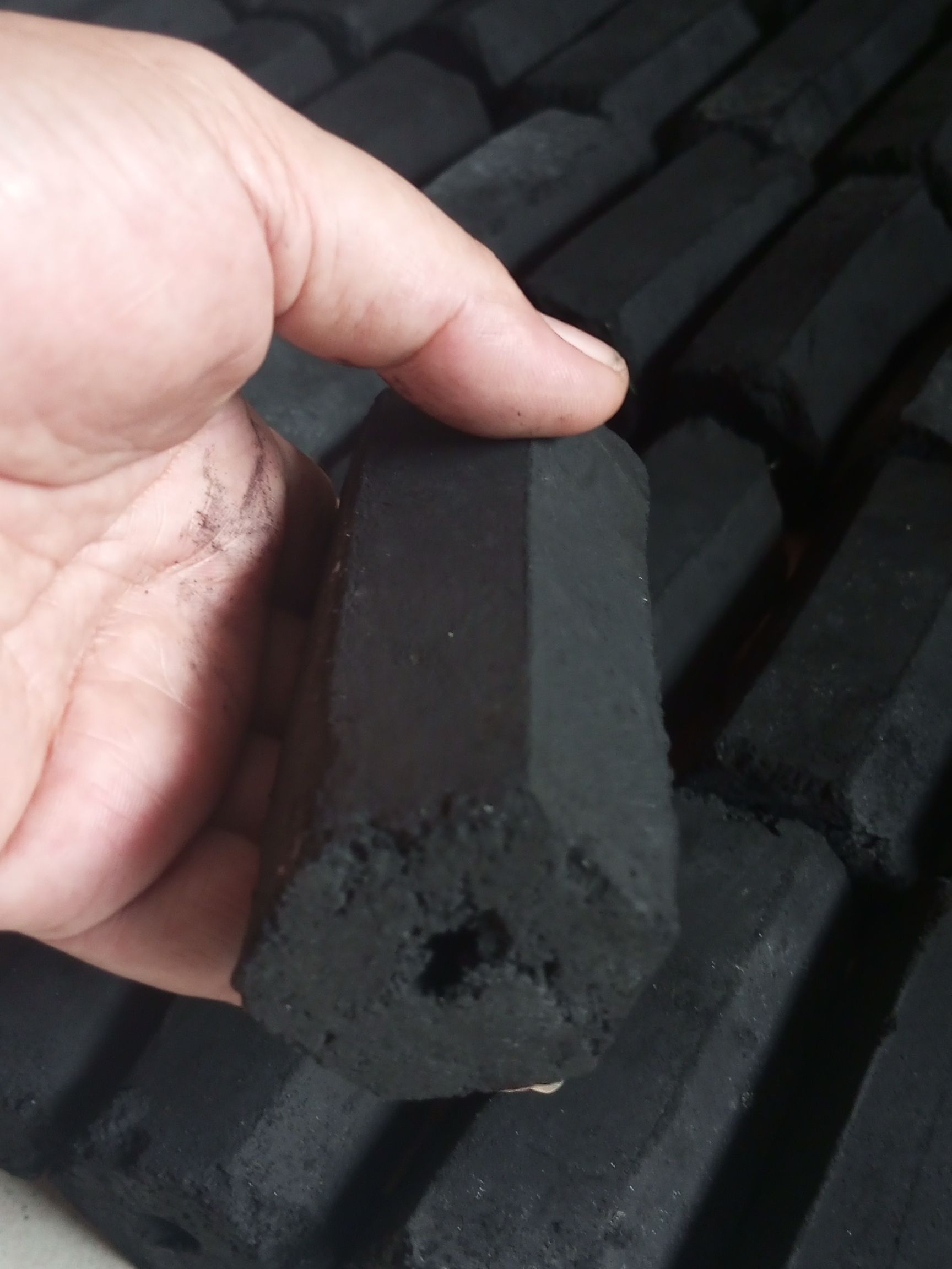 BRIKET HEXAGONAL ARANG BATOK KELAPA 5 KG | Lazada Indonesia