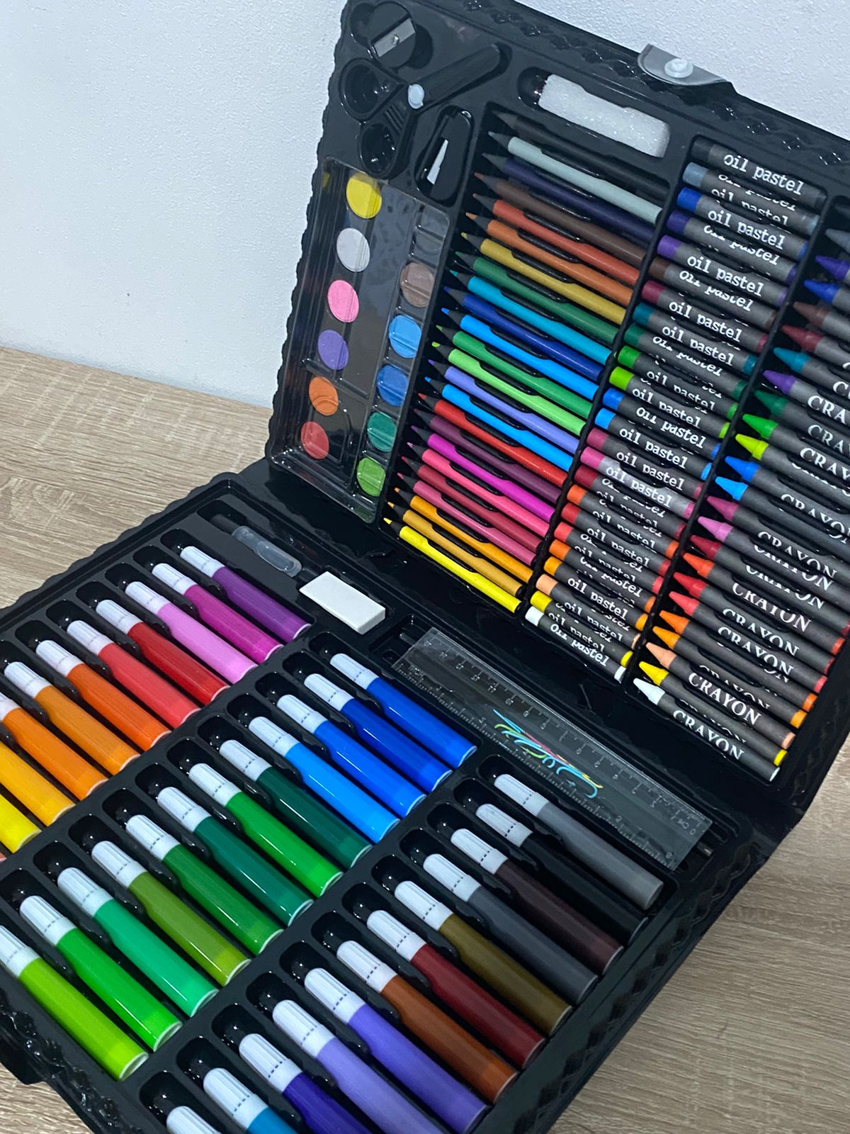 Crayon Set Koper Isi 150 Pcs / Oil Pastel Alat Mewarnai Untuk Anak ...