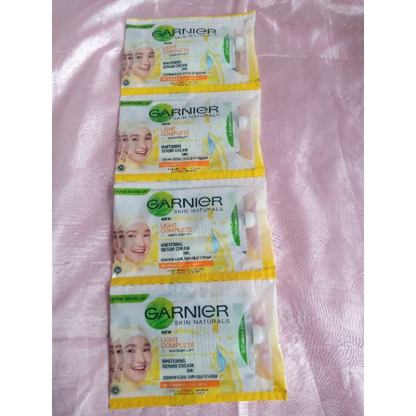 GARNIER LIGHT COMPLETE KRIM & SAKURA SIANG/MALAM SASET 7ml | Lazada ...