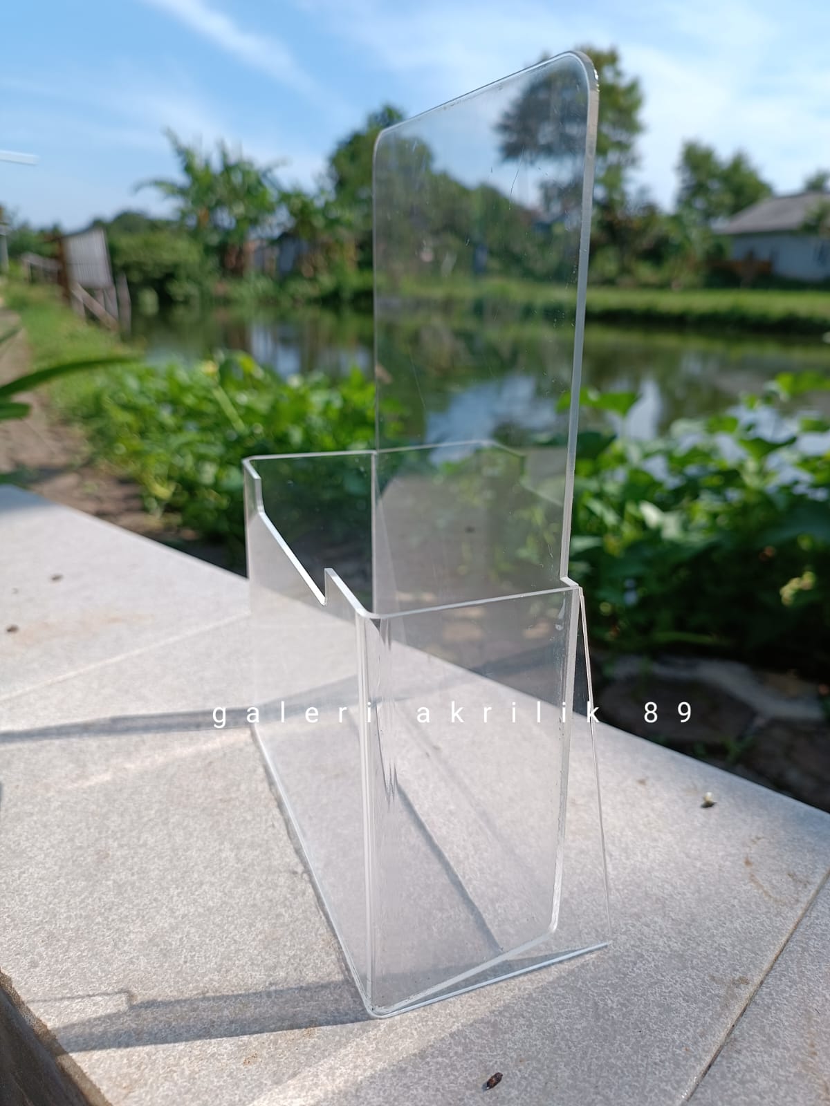 RAK / TEMPAT BROSUR / TEMPAT DISPLAY BROSUR AKRILIK DISPLAY UKURAN A5 ...