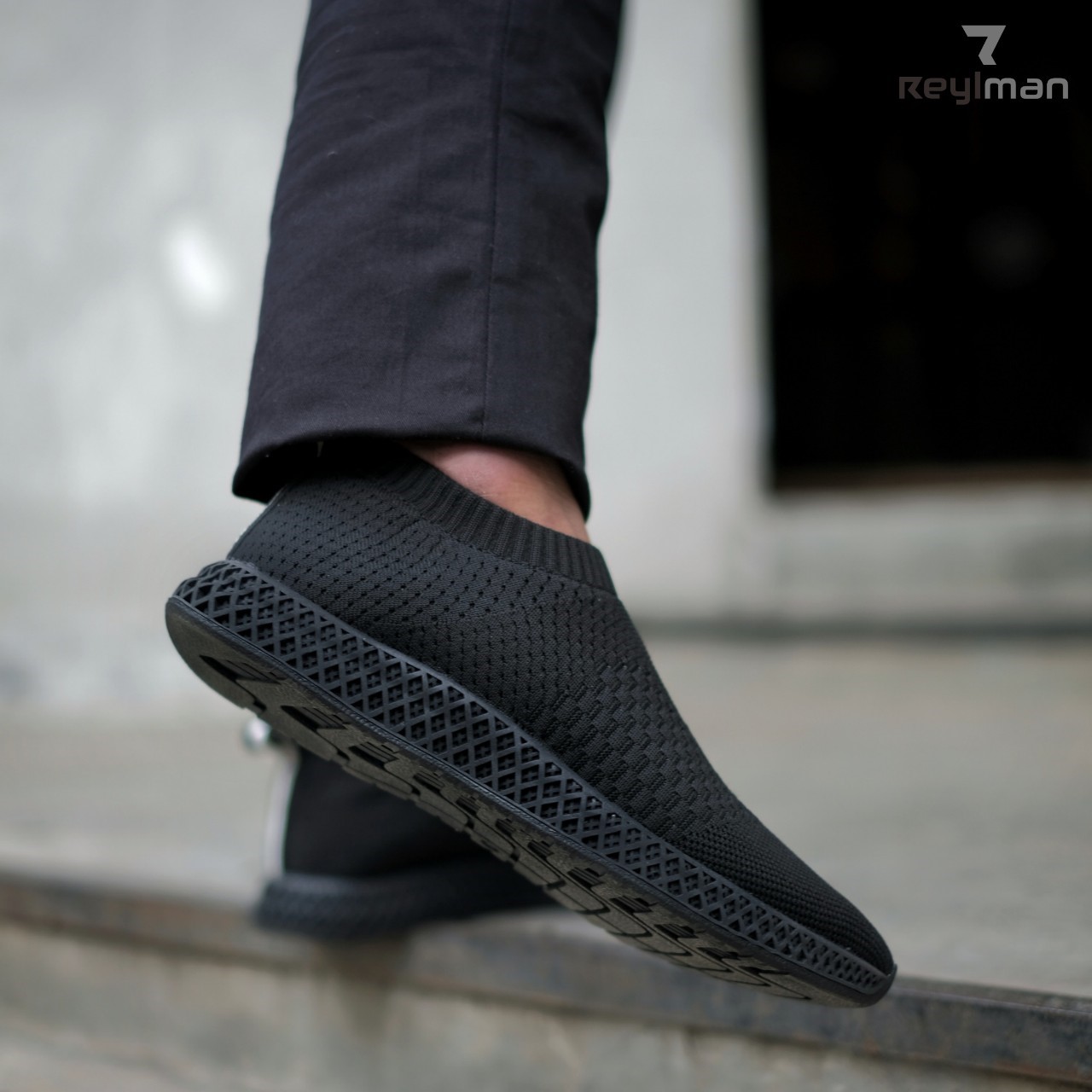 TERLARIS REYLMan Inocent - Sepatu Slip On Pria Sneakers Korean Style ...