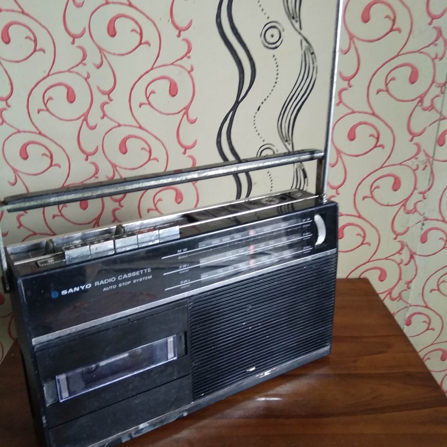 RADIO TAPE SANYO JADUL KONDISI MASIH OFF BLUM DI SERVIS - RADIO ANTIK ...