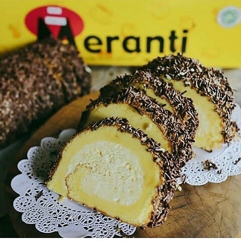 Bolu gulung meranti keju topping cokelat | Lazada Indonesia